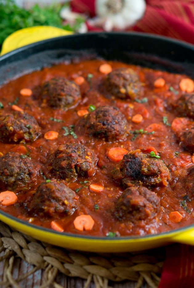 Paleo Meatballs with Marinara Sauce | Delicious Meets Healthy