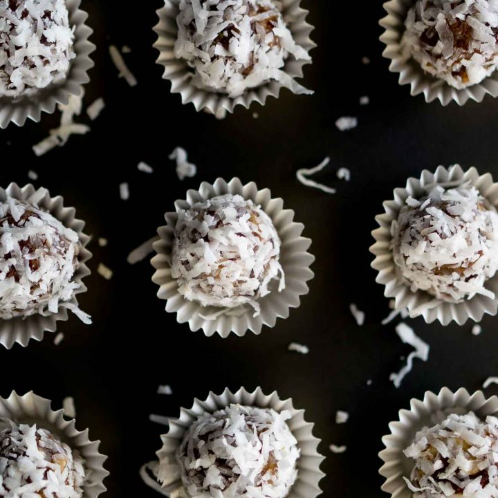 Healthy No Bake Coconut Date Bites | Delicious Meets Healthy
