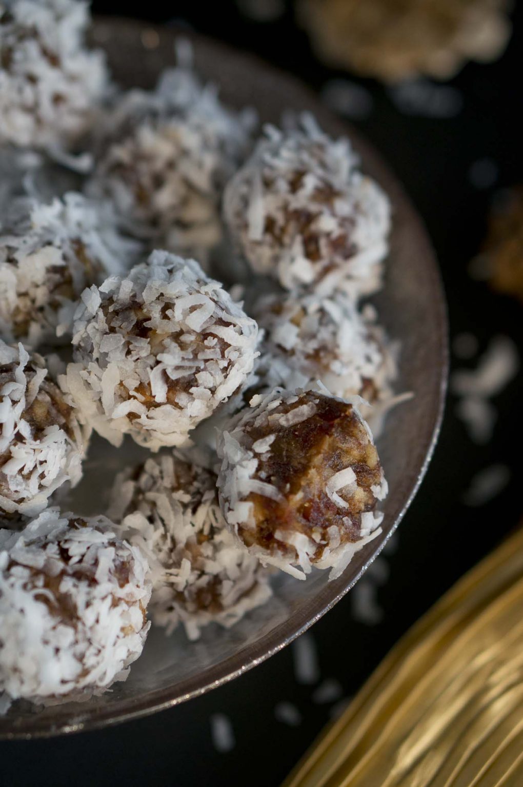 Healthy No Bake Coconut Date Bites | Delicious Meets Healthy