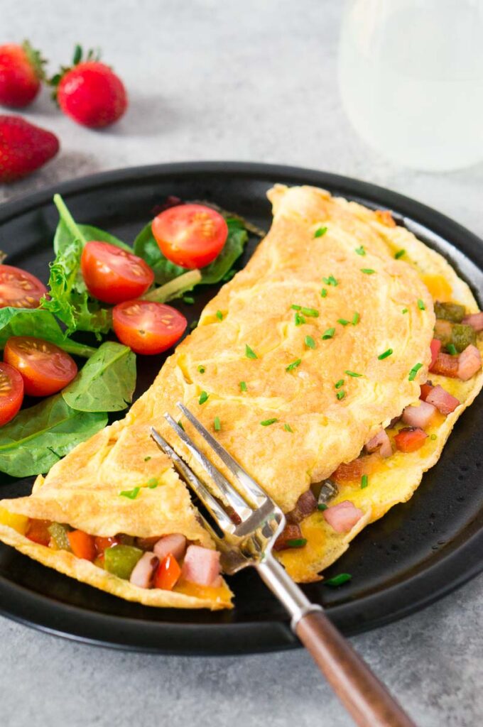 Denver Omelet Recipe (Easy Breakfast Recipe) - Delicious Meets Healthy