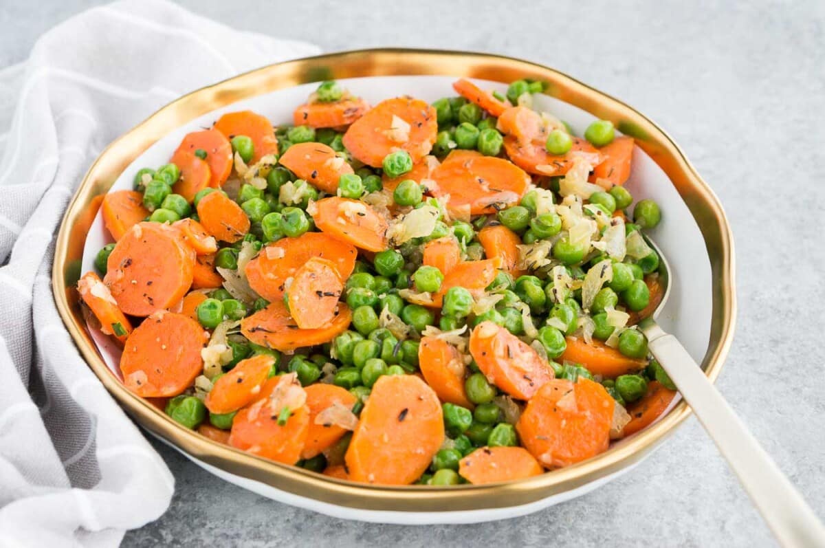 Carrots and Peas (Quick & Easy Side Dish) - Delicious Meets Healthy
